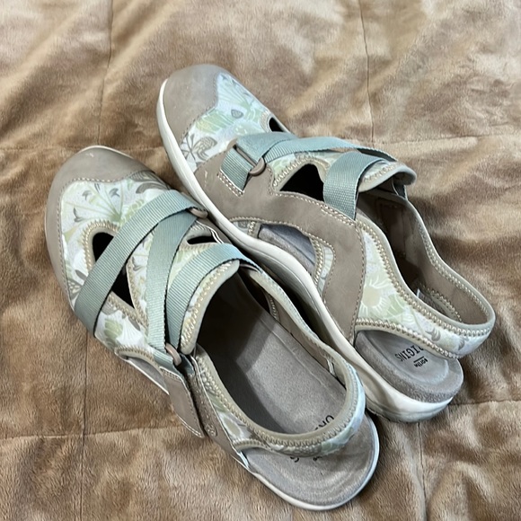 Earth Origins | Shoes | Big Price Drop Earth Origins Casual Shoes ...